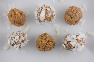 Easy 6 Ingredient Peanut Butter Fit Balls ⋆ Sweet & Masālā
